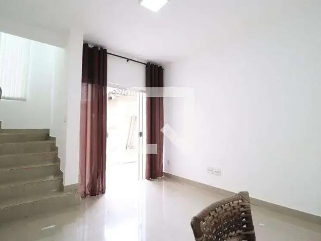 Casa / Sobrado em Condomínio para Locação em Uberlândia/MG Jardim Ipanema I 2 Quartos