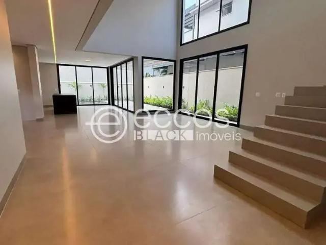 Casa / Sobrado em Condomínio para Locação em Uberlândia/MG Jardim Sul 4 Quartos