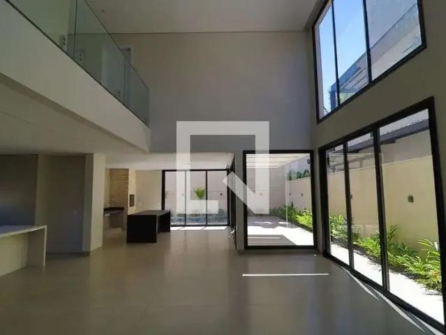 Casa / Sobrado em Condomínio para Locação em Uberlândia/MG Jardim Sul 6 Quartos