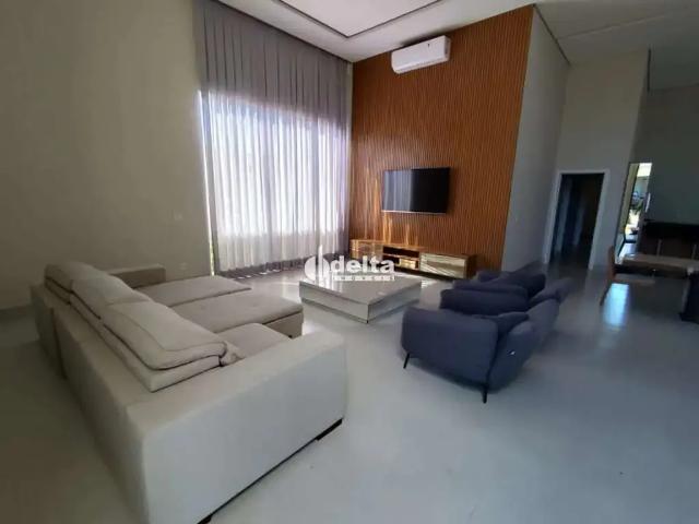 Casa / Sobrado em Condomínio para Locação em Uberlândia/MG Jardim Sul 3 Quartos