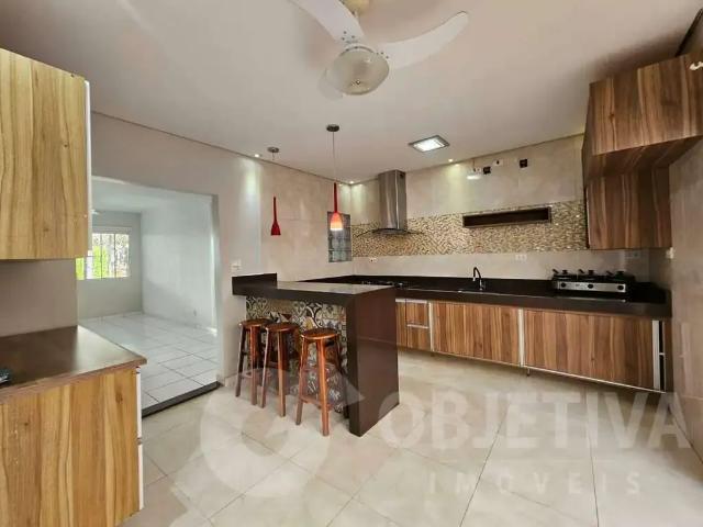 Casa / Sobrado em Condomínio para Locação em Uberlândia/MG Jardim Sul 3 Quartos