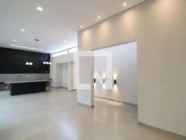 Casa / Sobrado em Condomínio para Locação em Uberlândia/MG Lagoinha 3 Quartos