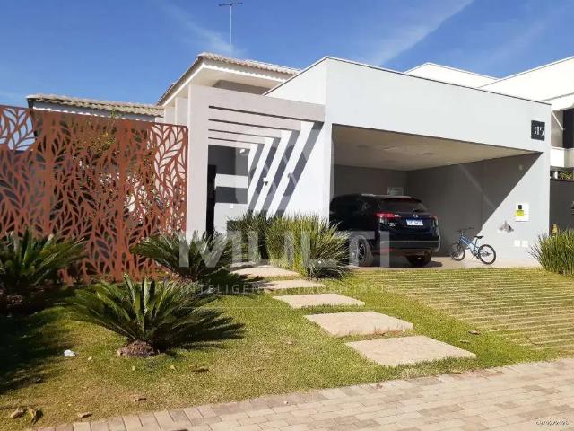 Casa / Sobrado em Condomínio para Locação em Uberlândia/MG Laranjeiras 3 Quartos