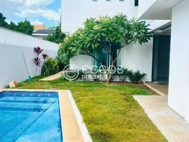 Casa / Sobrado em Condomínio para Locação em Uberlândia/MG Morada da Colina 4 Quartos