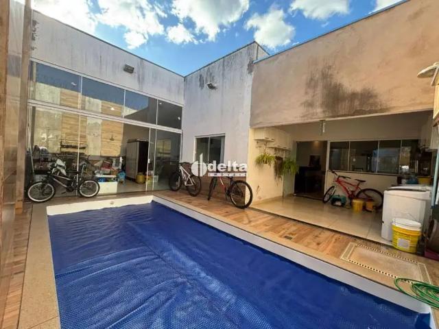 Casa / Sobrado em Condomínio para Locação em Uberlândia/MG Minas Gerais 4 Quartos