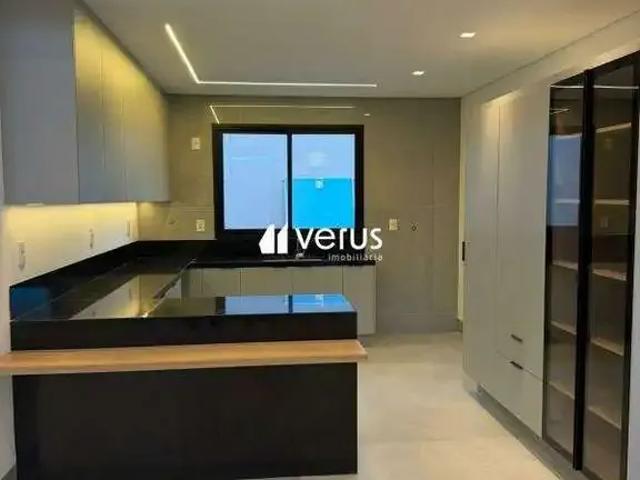 Casa / Sobrado em Condomínio para Locação em Uberlândia/MG Nova Uberlândia 4 Quartos