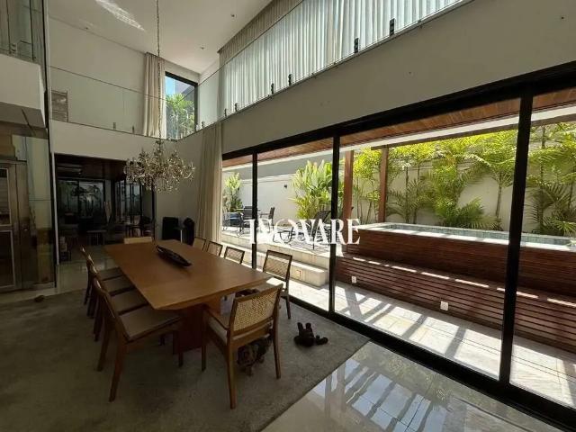 Casa / Sobrado em Condomínio para Locação em Uberlândia/MG Nova Uberlândia 4 Quartos