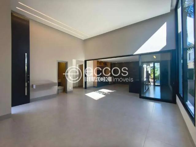 Casa / Sobrado em Condomínio para Locação em Uberlândia/MG Nova Uberlândia 4 Quartos