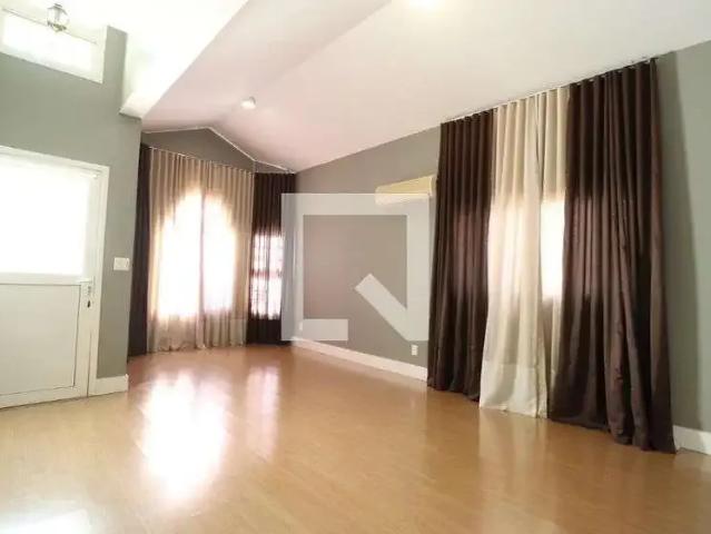 Casa / Sobrado em Condomínio para Locação em Uberlândia/MG Nova Uberlândia 4 Quartos