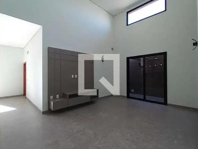 Casa / Sobrado em Condomínio para Locação em Uberlândia/MG Novo Mundo 4 Quartos