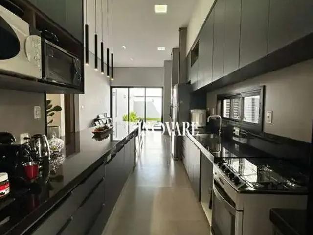 Casa / Sobrado em Condomínio para Locação em Uberlândia/MG Novo Mundo 4 Quartos