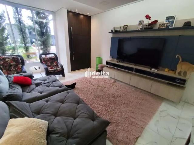 Casa / Sobrado em Condomínio para Locação em Uberlândia/MG Novo Mundo 3 Quartos