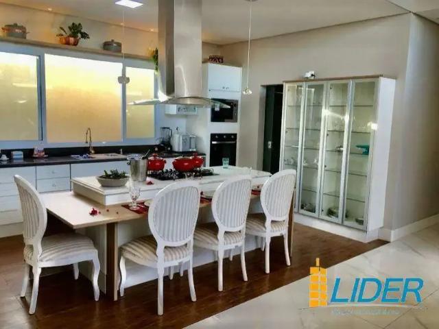 Casa / Sobrado em Condomínio para Locação em Uberlândia/MG Shopping Park 3 Quartos