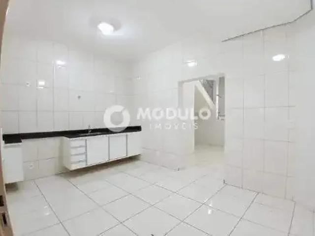 Casa / Sobrado em Condomínio para Locação em Uberlândia/MG Presidente Roosevelt 2 Quartos