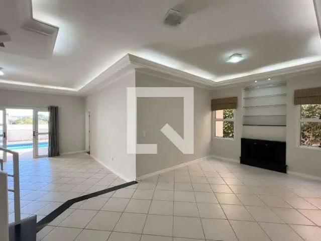 Casa / Sobrado em Condomínio para Locação em Valinhos/SP Ortizes 4 Quartos