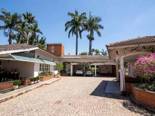 Casa / Sobrado em Condomínio para Locação em Valinhos/SP Dois Córregos 4 Quartos