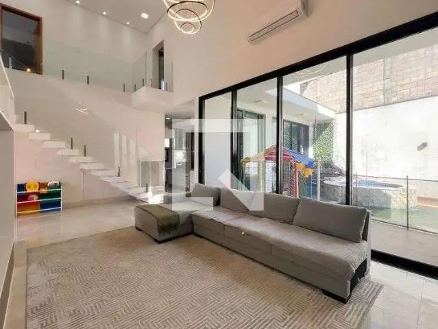 Casa / Sobrado em Condomínio para Locação em Valinhos/SP Jardim São Luiz 4 Quartos