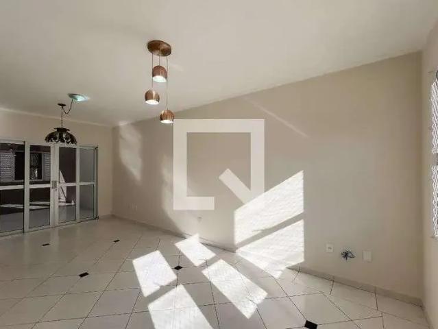 Casa / Sobrado em Condomínio para Locação em Valinhos/SP Lenheiro 3 Quartos