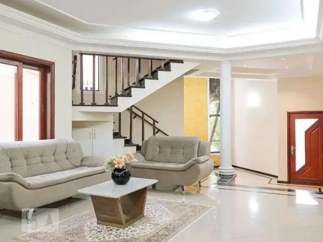 Casa / Sobrado em Condomínio para Locação em Valinhos/SP Vila Santo Antônio 4 Quartos