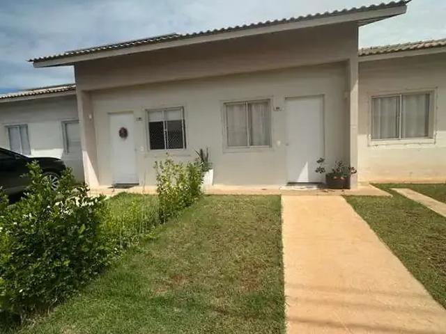 Casa / Sobrado em Condomínio para Locação em Várzea Grande/MT Petrópolis 3 Quartos