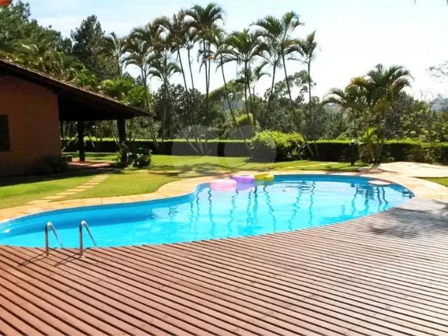 Casa / Sobrado em Condomínio para Locação em Vinhedo/SP Caixa D´Água 4 Quartos