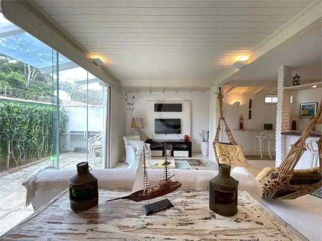 Casa / Sobrado em Condomínio para Locação em Armação dos Búzios/RJ Geribá 3 Quartos
