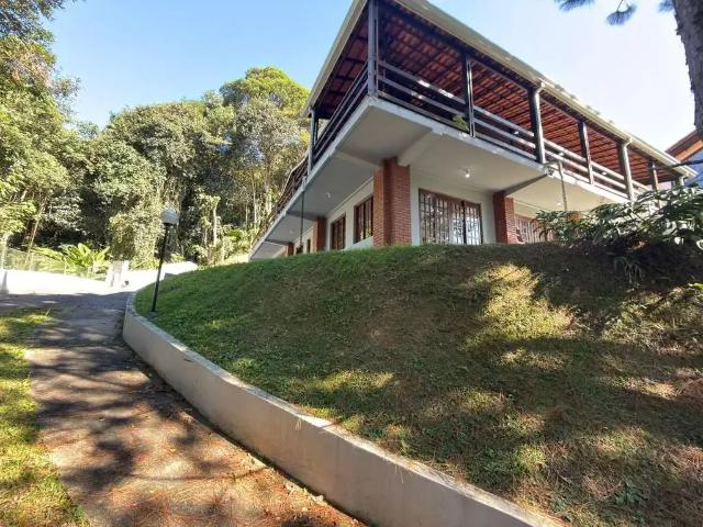 Casa / Sobrado em Condomínio para Locação em Arujá/SP Arujázinho I, II e III 3 Quartos