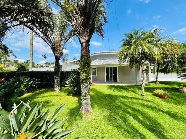 Casa / Sobrado em Condomínio para Locação em Arujá/SP Arujázinho I, II e III 3 Quartos