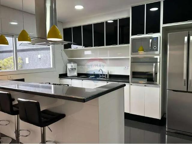 Casa / Sobrado em Condomínio para Locação em Arujá/SP Residencial Real Park 4 Quartos