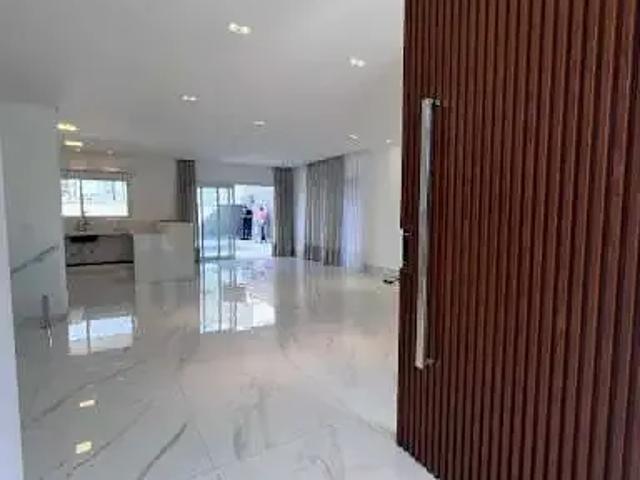 Casa / Sobrado em Condomínio para Locação em Arujá/SP Residencial Real Park 4 Quartos