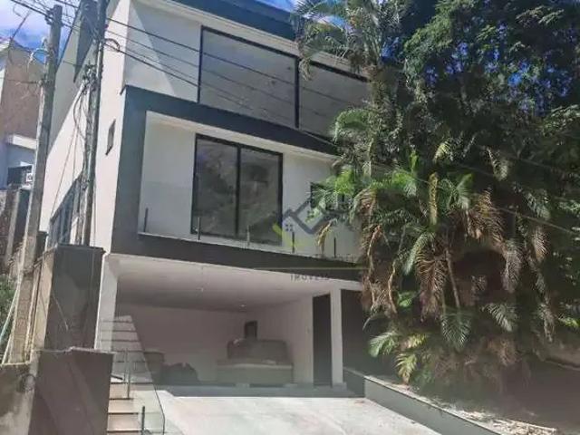 Casa / Sobrado em Condomínio para Locação em Arujá/SP Vila Pedroso 4 Quartos
