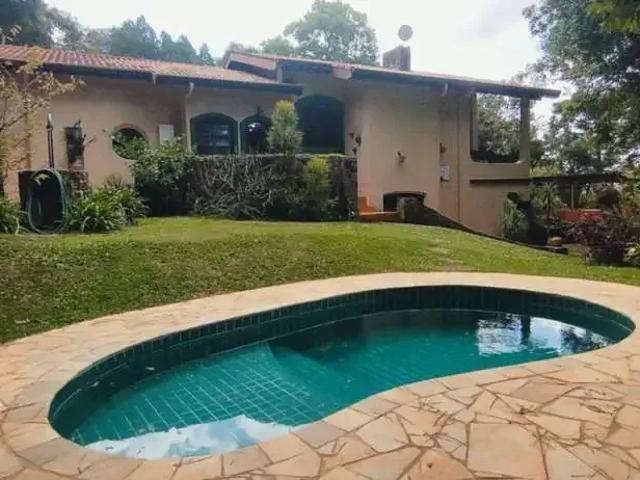Casa / Sobrado em Condomínio para Locação em Atibaia/SP Portão 4 Quartos