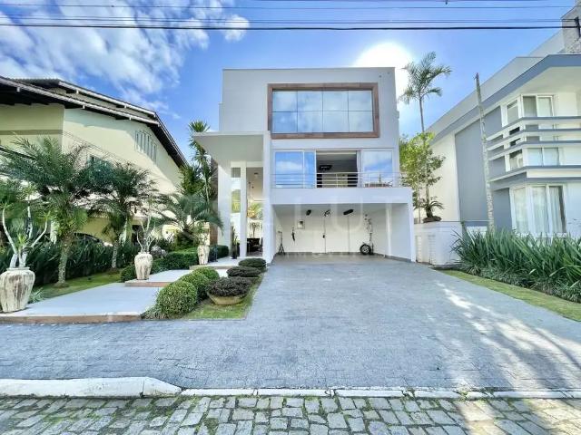 Casa / Sobrado em Condomínio para Locação em Balneário Camboriú/SC Ariribá 4 Quartos