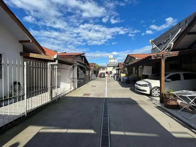 Casa / Sobrado em Condomínio para Locação em Balneário Camboriú/SC Nova Esperança 2 Quartos