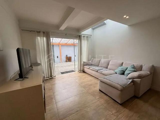 Casa / Sobrado em Condomínio para Locação em Balneário Camboriú/SC Nova Esperança 3 Quartos