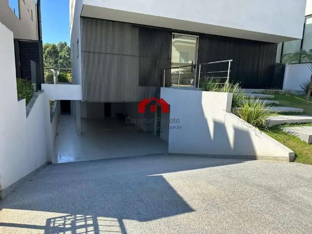Casa / Sobrado em Condomínio para Locação em Barueri/SP Centro Comercial Jubran 4 Quartos