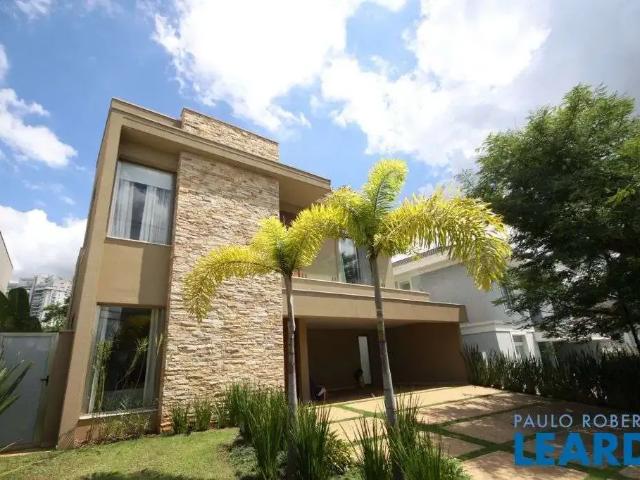 Casa / Sobrado em Condomínio para Locação em Barueri/SP Alphaville 4 Quartos
