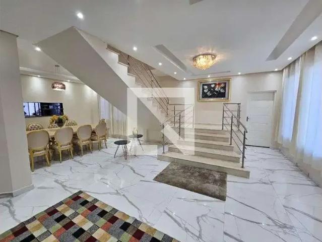 Casa / Sobrado em Condomínio para Locação em Barueri/SP Jardim Mutinga 5 Quartos