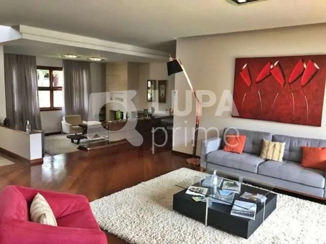 Casa / Sobrado em Condomínio para Locação em Barueri/SP Morada dos Pássaros 4 Quartos