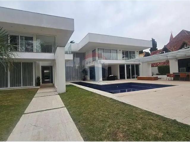 Casa / Sobrado em Condomínio para Locação em Barueri/SP Tamboré 5 Quartos