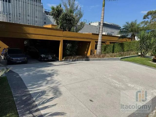 Casa / Sobrado em Condomínio para Locação em Barueri/SP Tamboré 3 Quartos