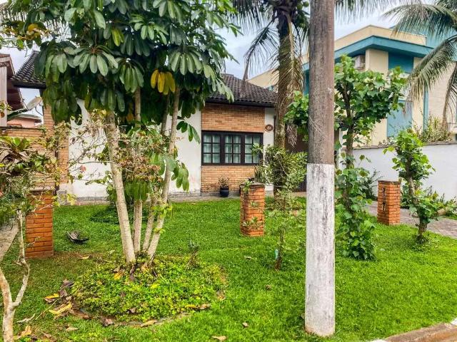 Casa / Sobrado em Condomínio para Locação em Bertioga/SP Centro 4 Quartos