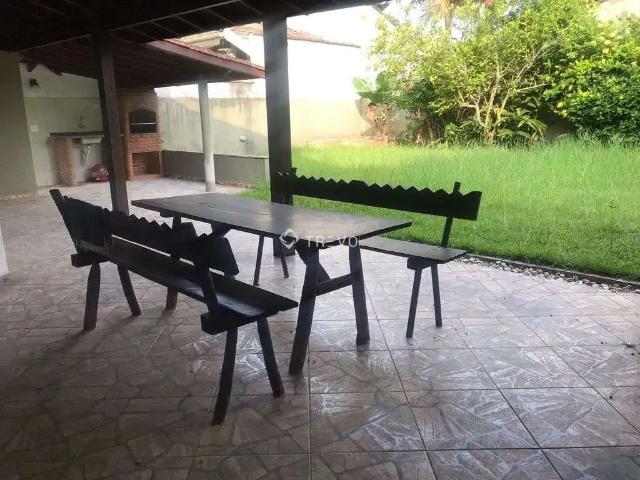 Casa / Sobrado em Condomínio para Locação em Bertioga/SP Centro 3 Quartos