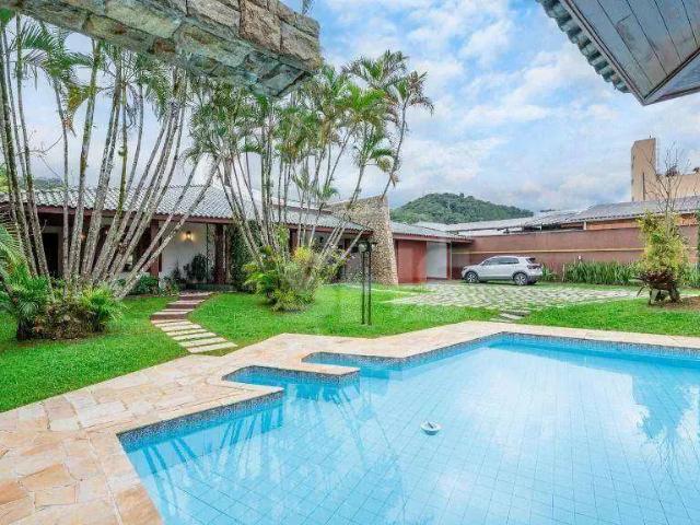 Casa / Sobrado em Condomínio para Locação em Blumenau/SC Garcia 5 Quartos