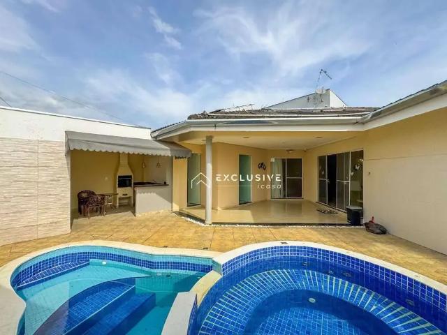 Casa / Sobrado em Condomínio para Locação em Caçapava/SP Village das Flores 4 Quartos