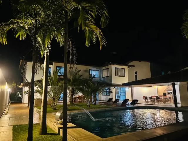 Casa / Sobrado em Condomínio para Locação em Camaçari/BA Alphaville Abrantes 5 Quartos