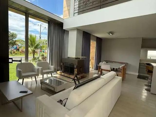 Casa / Sobrado em Condomínio para Locação em Camboriú/SC Areias 4 Quartos