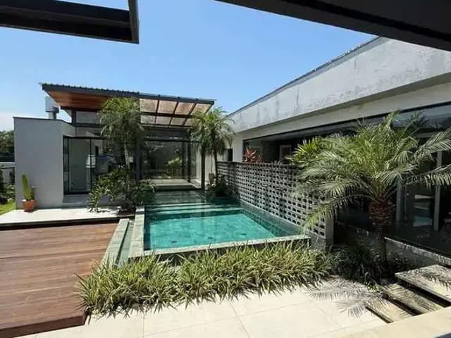 Casa / Sobrado em Condomínio para Locação em Camboriú/SC Centro 4 Quartos