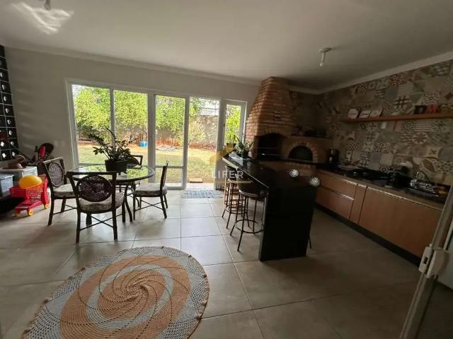 Casa / Sobrado em Condomínio para Locação em Campinas/SP Vila Hollândia 4 Quartos