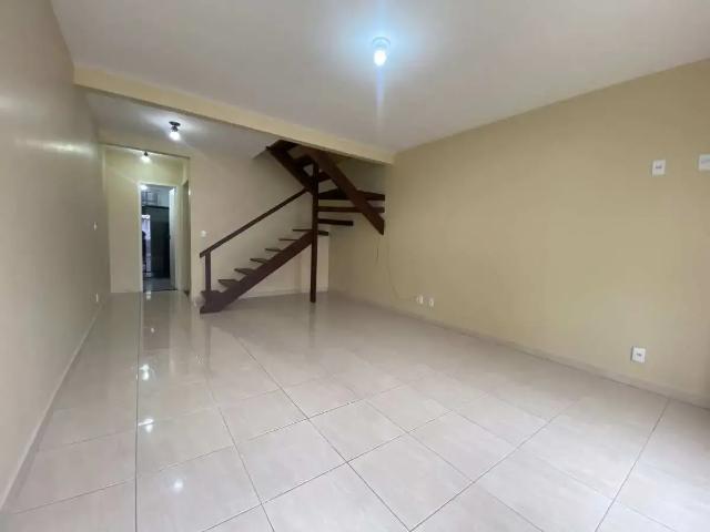 Casa / Sobrado em Condomínio para Locação em Cabo Frio/RJ Jardim Flamboyant 2 Quartos